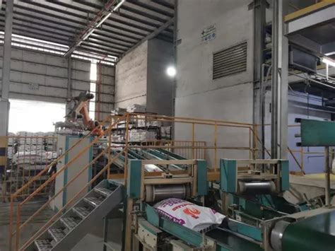 Automatic 5 Axes Pellet Fertilizer Feed Palletizing Robot Palletizer