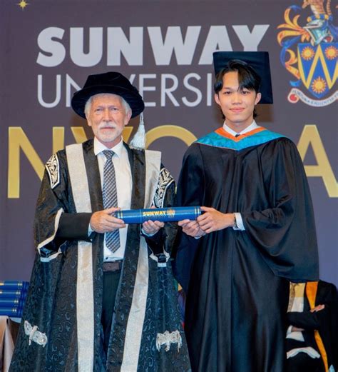 Lew Wen Qian On Linkedin Sunwayuniversity Graduation Accountingandfinance Newbeginnings