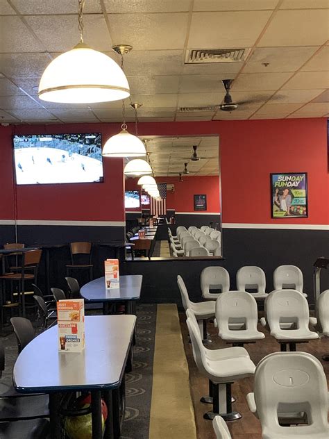 This Hole In The Wall Looks Like A Mirror Rmildlyinteresting