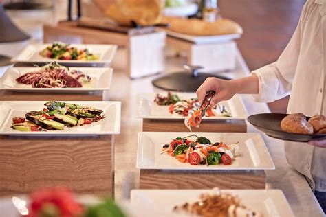 아난티 Ananti 아난티 펜트하우스 해운대 라 메르 크래프트 안티파스티 샐러드 뷔페 ‘프레시 스프링 아난티 펜트하우스 해운대의 메인 레스토랑 라