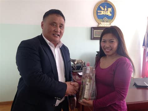 Мартын 8 ныг тохиолдуулан бүсгүйчүүддээ хүндэтгэл үзүүллээ