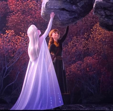More Images With Elsa In Her Final Look As Fifth Element In Frozen 2 Movie