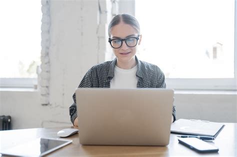 Premium Photo A Female Programmer Works Uses A Laptop Makes A Report To A Programming Company