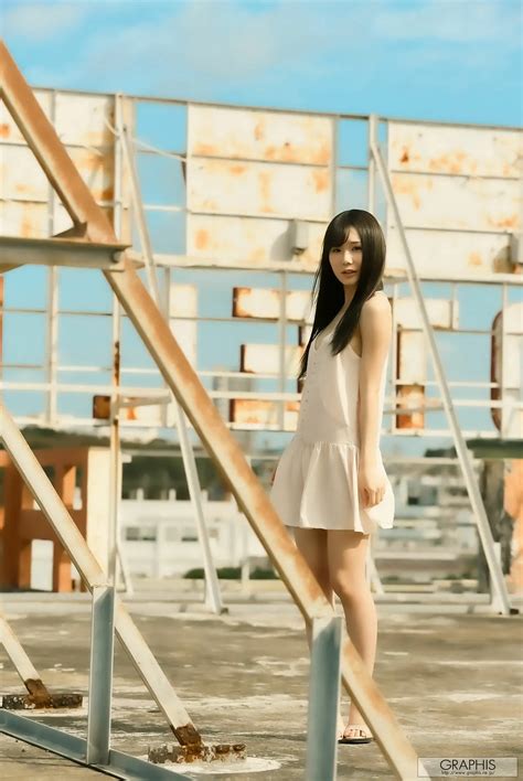 Graphis 202204 每日一枚 Miru Sakamichi 坂道みる13p 日本美女 找套图