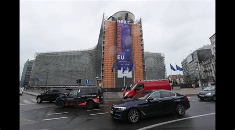 Замглавы ЕК Домбровскис заявил о готовности ЕС ввести второй пакет санкций против России