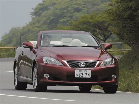 【10年ひと昔の国産車 23】レクサス Is250cはオープンモデルながら走りは骨太だった（webモーターマガジン） 自動車情報・ニュース