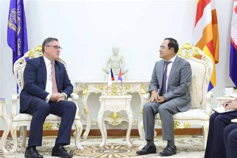 ឯកឧត្តមទេសរដ្ឋមន្រ្តី លី ធុជ ៖ ឯកអគ្គរដ្ឋទូតសាធារណរដ្ឋឆែកនូវតែបន្ដគាំទ្រ នៅនយោបាយ