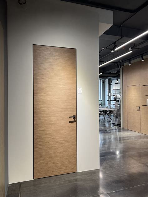 Скрытая двери в 3d шпоне Doors