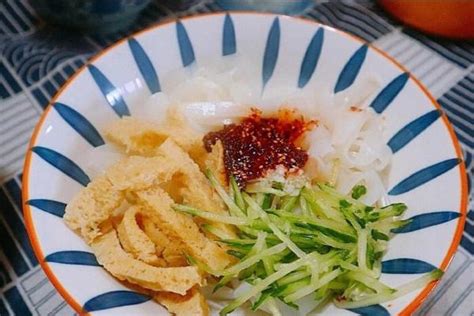 凉皮变质中毒吃凉皮中毒身亡当事人家属发声 TOM资讯