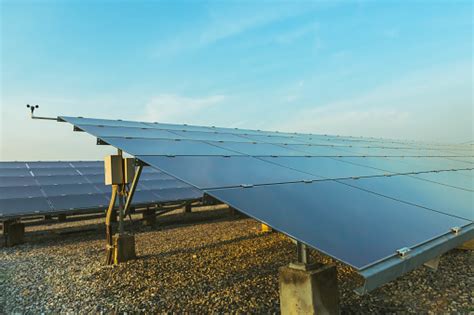 태양 전지 패널 대체 전기 소스 지속 가능한 자원의 개념 그리고 이것은 태양 전지 패널 모노 유형입니다 0명에 대한 스톡 사진 및 기타 이미지 Istock