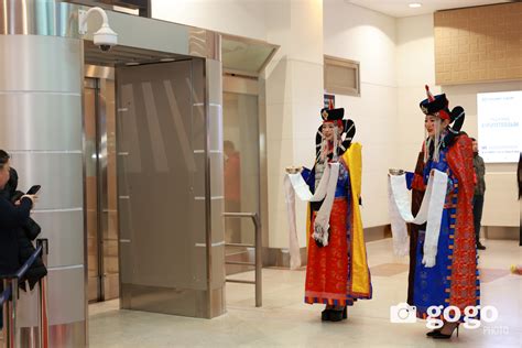 “Чингис Хаан” нисэх буудлын хамт олон 2 САЯ ДАХЬ ЗОРЧИГЧОО хүлээн авлаа