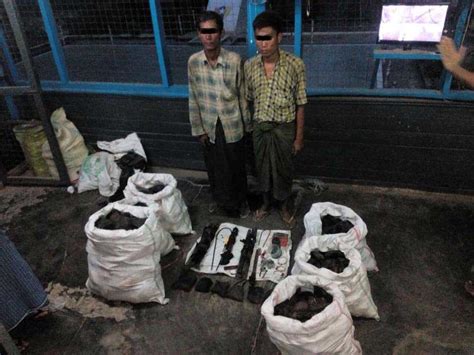 Dvb သံုးဆယ္သစ္ေတာႀကိဳးဝိုင္းတြင္း ဆင္ခိုးသတ္သူ ၂ ဦးကို လက္နက္မ်ားျဖင့္ ဖမ္းမိ