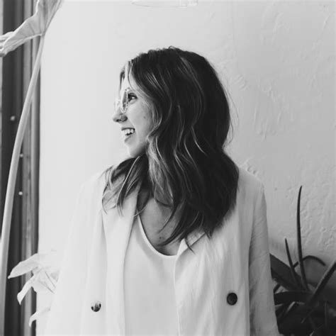 𝐈𝐬𝐚𝐛𝐞𝐥𝐥𝐞 𝐀𝐫𝐜𝐡𝐚𝐦𝐛𝐞𝐚𝐮 𝐇𝐨𝐧𝐞𝐲 𝐑𝐨𝐲 Isabelle Honey • Threads Say More