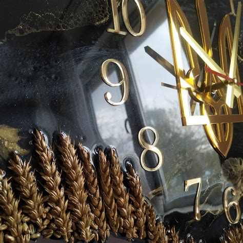 ᐉ Годинник настінний Карта України з епоксидної смоли ручної роботи з колосками та гербом 50х32