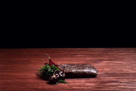 생 스테이크의 프리미엄 컷 신선하고 생고기 생 고기 혼합물 나무 테이블에 생 쇠고기 스테이크 0명에 대한 스톡 사진 및 기타 이미지 Istock