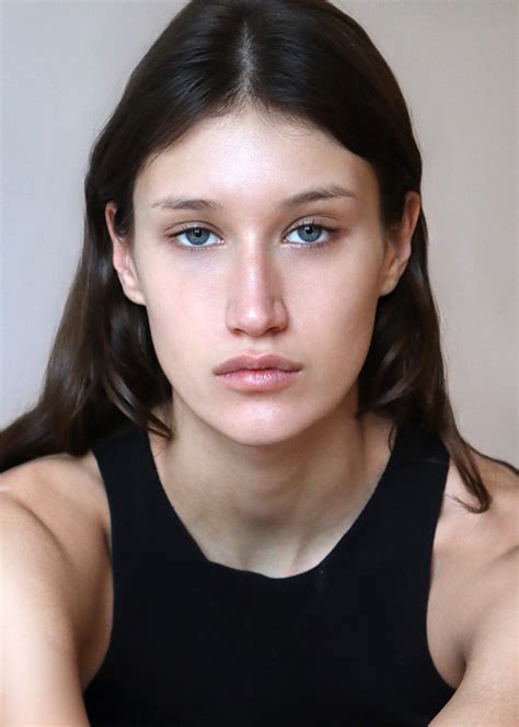 Iris Bacon Select Milano Select Model Management