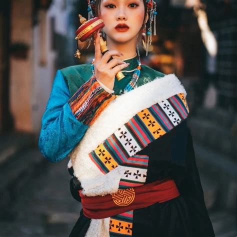 丁真藏袍藏族西藏民族风特色日常节日穿搭女士藏式袍藏装藏服外套 阿里巴巴
