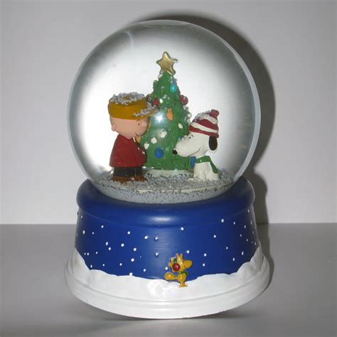 Peanuts 50th Anniversary Christmas Musical Snow Globe