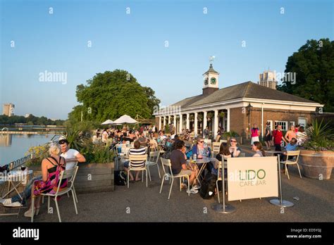 Lido Cafe Bar Beside The Serpentine In Hyde Park London England Uk