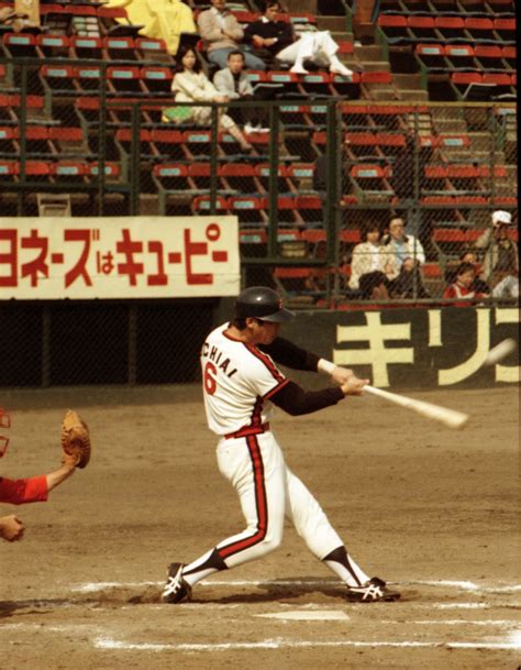 ロッテ・落合博満「神主打法で3度の三冠王に輝く最強スラッガー」／連続写真 野球：週刊ベースボールonline 野球 名球会 野球選手