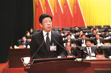 市政协六届一次会议闭幕