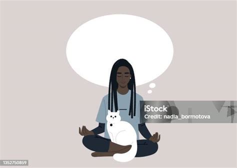 무릎에 흰 고양이와 명상하는 젊은 여성 아프리카 캐릭터 명확한 마음과 사려 깊은 들이마심에 대한 스톡 벡터 아트 및 기타 이미지 들이마심 호흡 운동 정신 건강