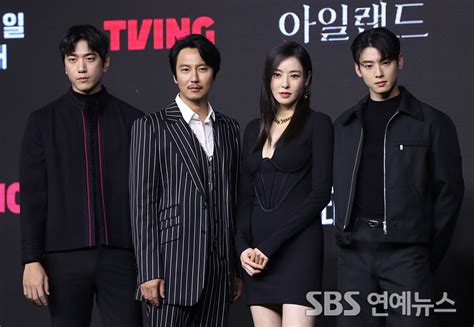 [e포토] 성준 김남길 이다희 차은우 아일랜드의 화려한 비주얼