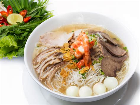 How To Make Hu Tieu My Tho Vietnamese Pork And Seafood Noodle Soup