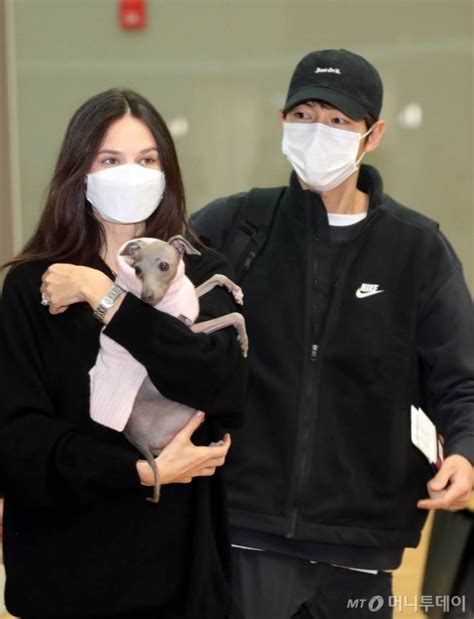 김영재 송중기 ♥케이티 재벌집 촬영장 데려와…스태프인 줄 스타일m