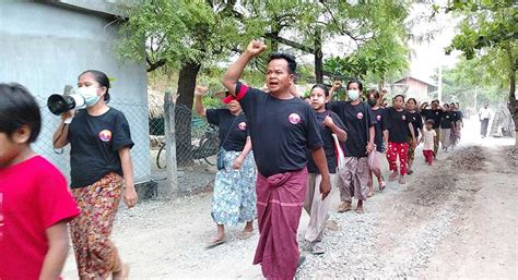 စာသင်ကျောင်းကို လေကြောင်းတိုက်ခိုက်မှု ယင်းမာပင်ဒေသခံများ ရှုတ်ချဆန္ဒပြ ဓာတ်ပုံ