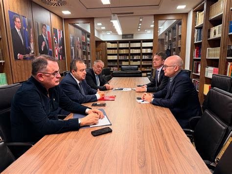 Милош Вучевић Са председником ИО СНС Дарком Глишићем Facebook