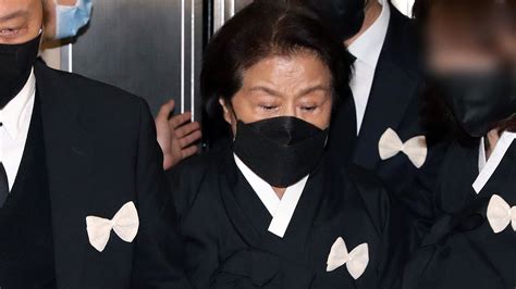 전두환 부인 이순자 남편 대신 사죄…41년만의 15초 사과 Sbs 뉴스 인쇄하기