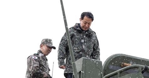 신형 30mm 차륜형대공포 천호 탑승하는 오세훈 시장