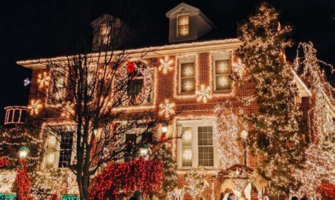 ΛΕΥΤΕΡΙΑ Πιο πολύ ρεύμα καίνε οι Αμερικάνοι για τα ΧΡΙΣΤΟΥΓΕΝΝΙΑΤΙΚΑ ΛΑΜΠΑΚΙΑ ΤΟΥΣ απ ότι