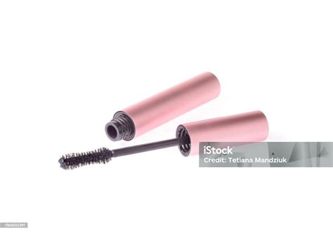 흰색 배경에 고립 된 핑크 마스카라 상자 볼륨 속눈썹을위한 두꺼운 브러시와 오픈 튜브 마스카라에 대한 스톡 사진 및 기타 이미지 마스카라 눈 화장 눈 신체 부분