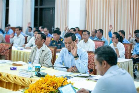 អភិបាលខេត្តសៀមរាប ជំរុញដល់មន្ទីរ អង្គភាព ត្រូវបន្តដោះស្រាយបញ្ហារបស់ប្រជាពលរដ្ឋ