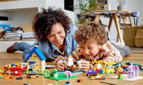 Lego Classic Seria Klock W Kt Ra Rozbudzi Kreatywno