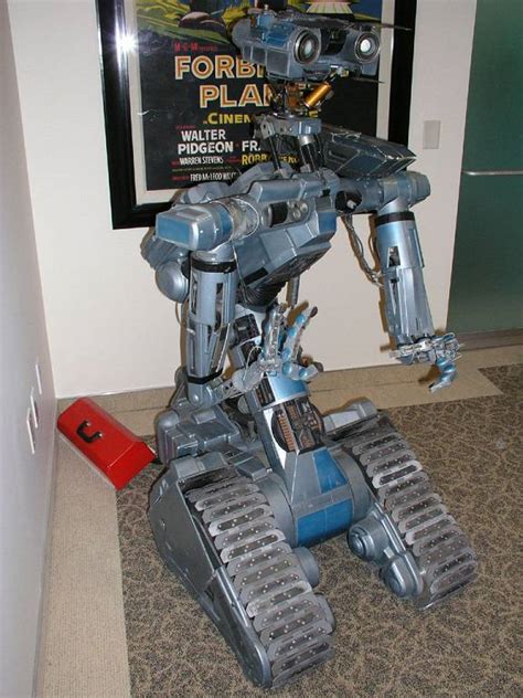 11 Sci Fi Robots That Might Actually Work If We Built Them 11 Sci Fi Robots That Might Actually Work If We Built Them