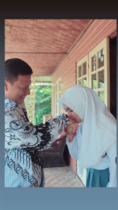 Viral Potret Seorang Guru Yang Nikahi Muridnya