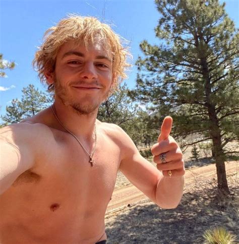 Thestarscomeouttoplay Ross Lynch Shirtless And Barefoot