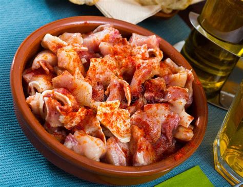 Orejas De Cerdo Espanhol Orelhas De Porco Assado Com Especiaria Imagem De Stock Imagem De