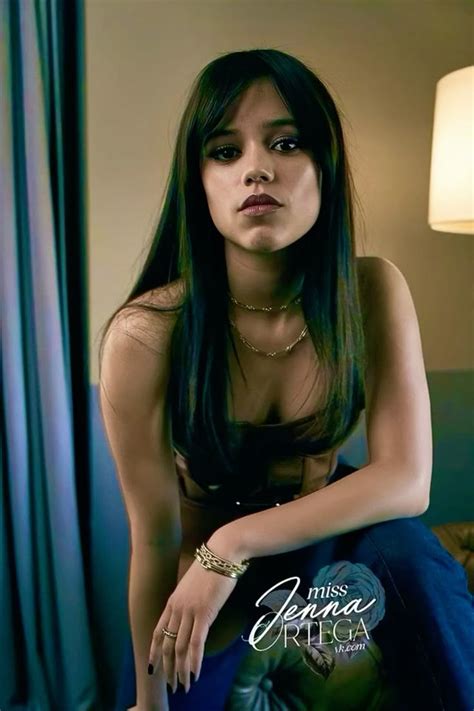 Jenna Ortega Em Novavelha Foto 🤎 Jenna Ortega Celebrities Ortega