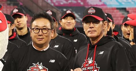 이강철 감독 300승 기념 시상식