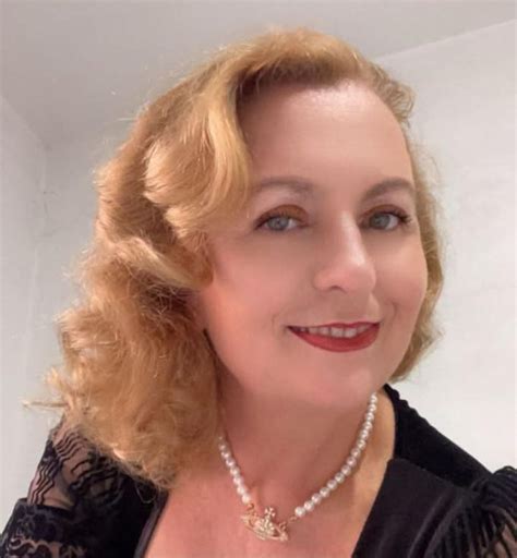 Familja Shqiptare Nga Elvira Zeneli Perqasje