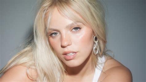 Reneé Rapps Snow Angel Review