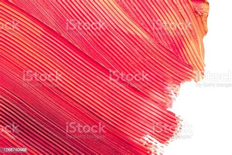 흰색 고립 된 배경에 얼룩진 활기찬 빨간색 보라색 주홍 핑크 질감 색조 또는 립스틱 0명에 대한 스톡 사진 및 기타 이미지