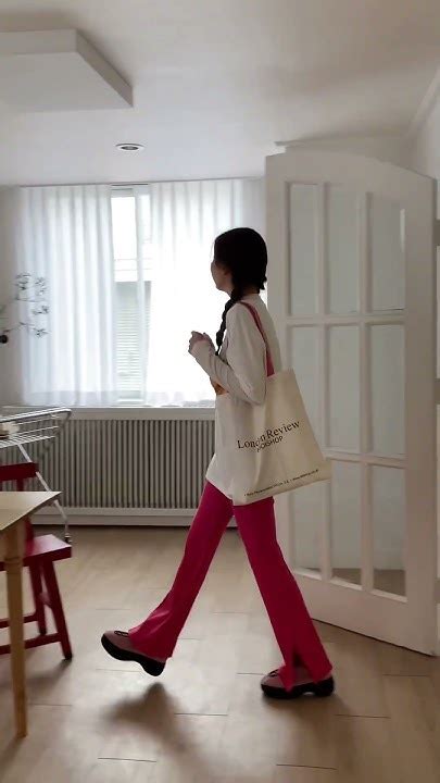 미리 만나보는 봄 💕 봄코디 봄 데일리룩 데이트룩 여친룩 아더먼데이 Shorts Youtube