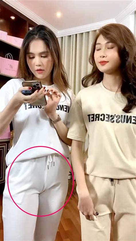 Ng C Trinh Livestream B N Ng Ph N L H Ng K M Ch T L Ng Sao