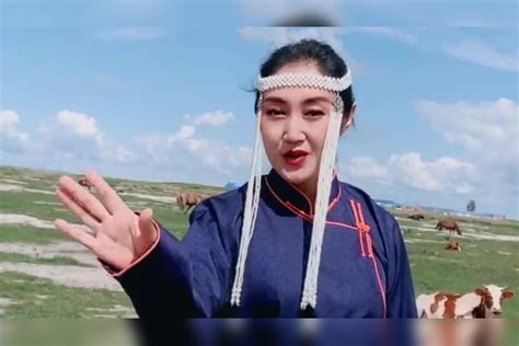 草原美女翻唱一曲草原歌曲歌声悠扬醉心扉 草原 歌曲 歌声