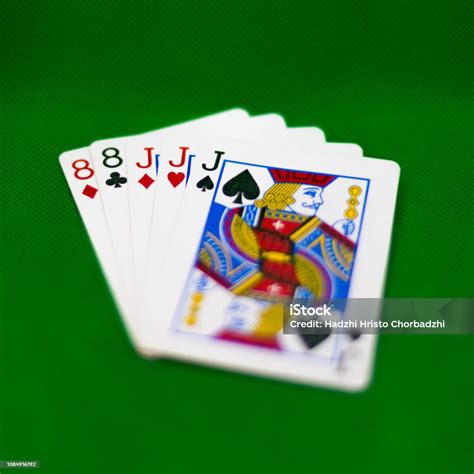 포커 손 풀 하우스손을 같은 값 한 쌍의 3 개의 카드의 구성 종류 카드 값의 3 풀 하우스의 순위 결정 금융에 대한 스톡 사진 및 기타 이미지 Istock